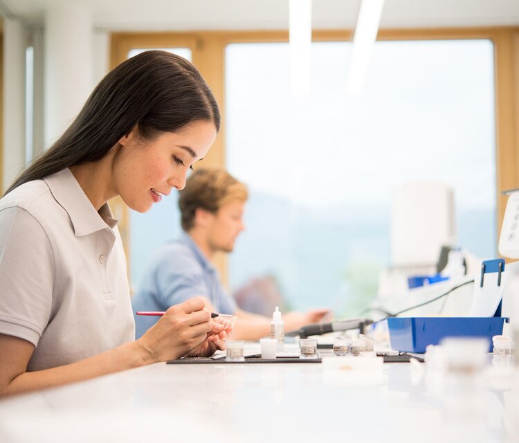 IPS Ivocolor | Dental Stain and Glaze Material | Ivoclar