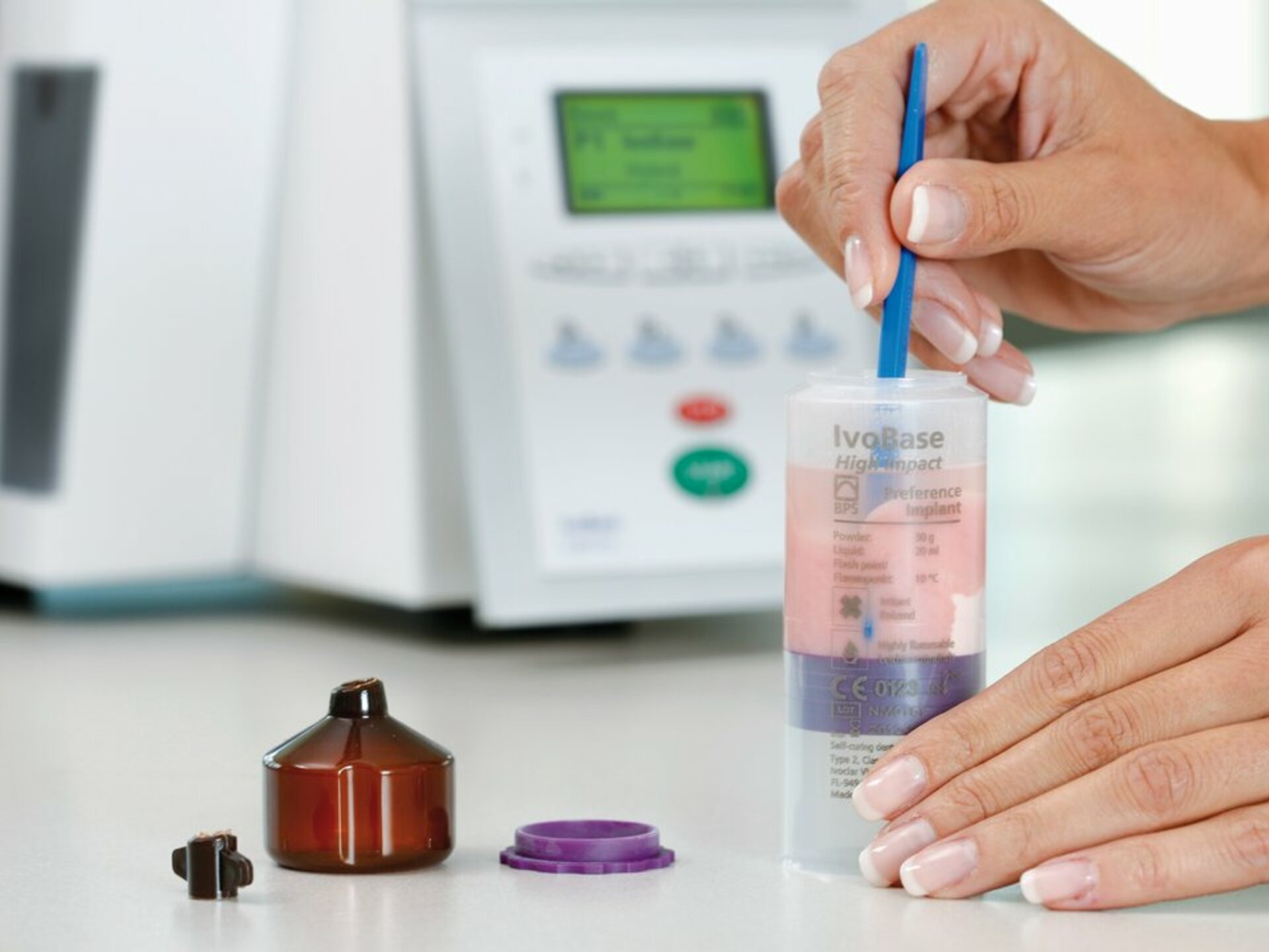 The ideal tooth for implant prosthetics : Ivoclar